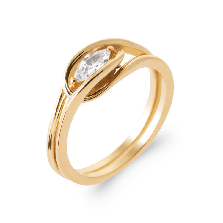 Bague solitaire ovale OZ blanc Plaqué or – Une bague à chaque doigt